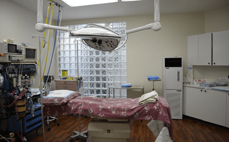 Cosmetic Surgical Facilities - 362 Fairlawn Ave TO.